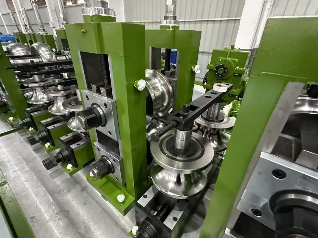 7.5kW CZ Purlin Roll Formmaschine 50Hz U Profil Stahlrahmenmaschine